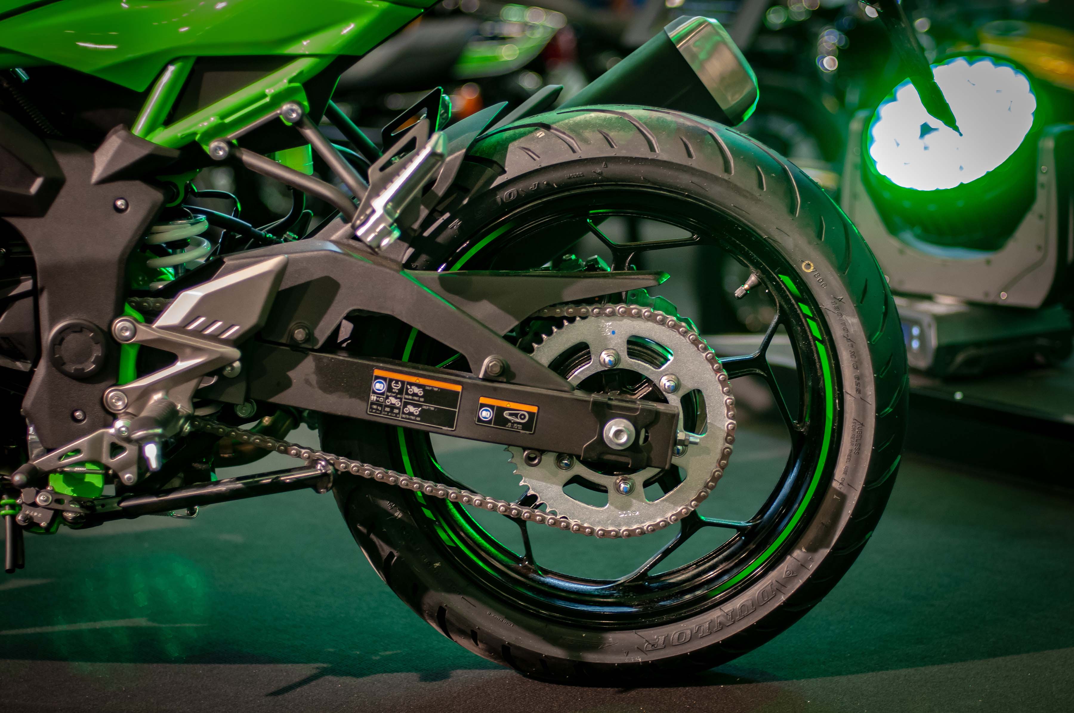Up-Close with the Kawasaki Ninja 125 - Asphalt & Rubber