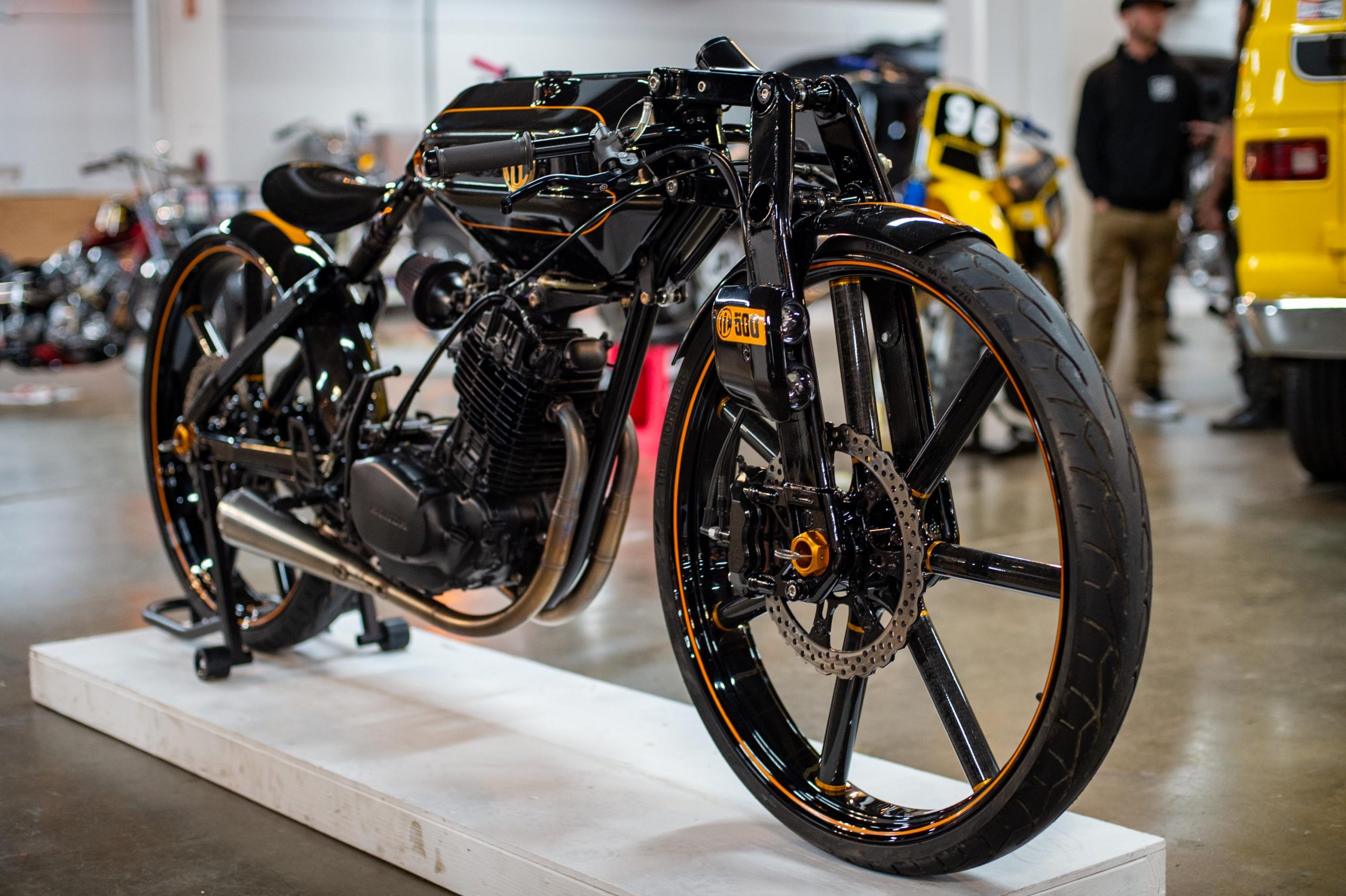 The One Moto Show: ABC 500 by A Bike Company - Asphalt & Rubber