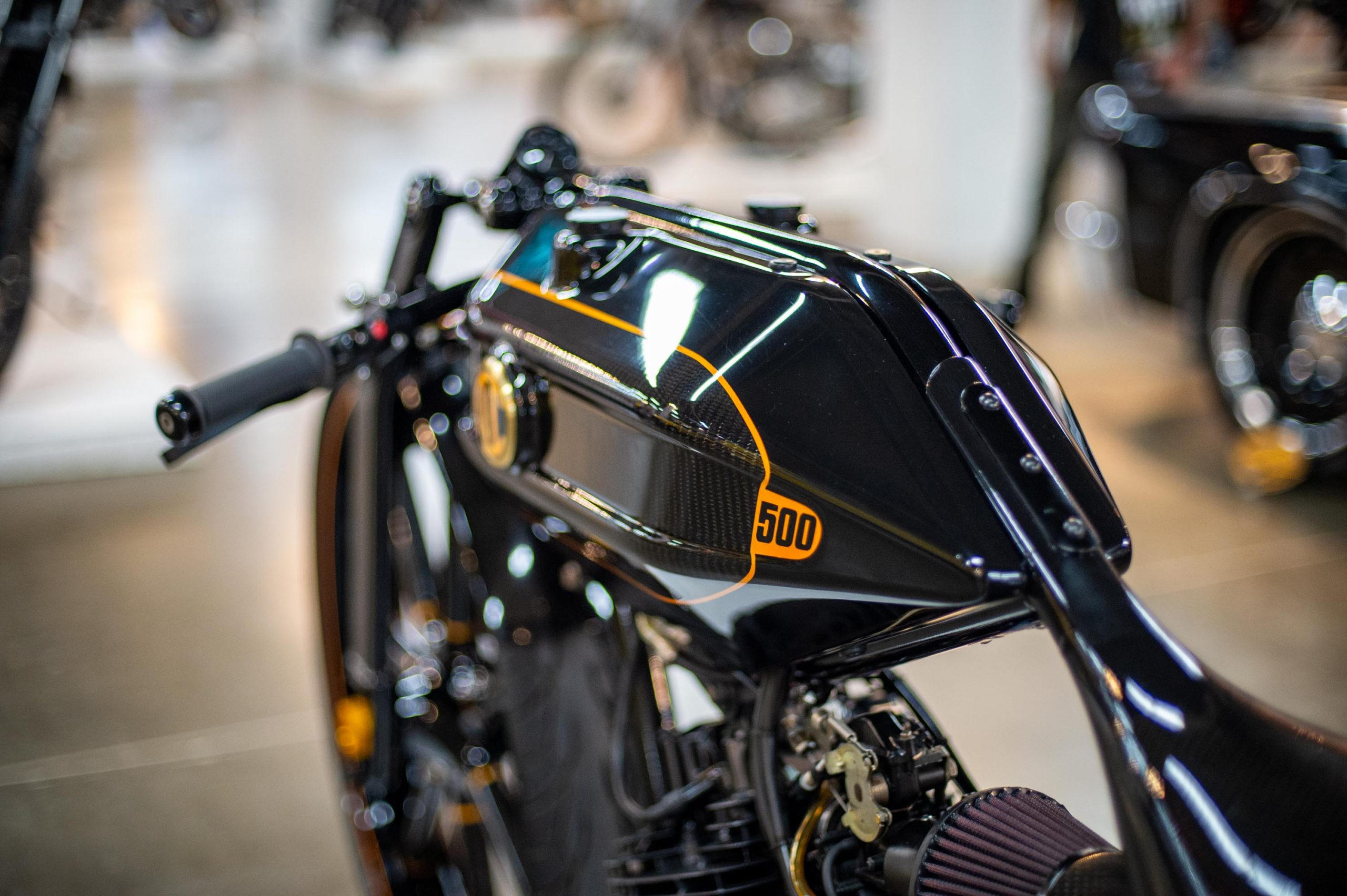 The One Moto Show: ABC 500 by A Bike Company - Asphalt & Rubber