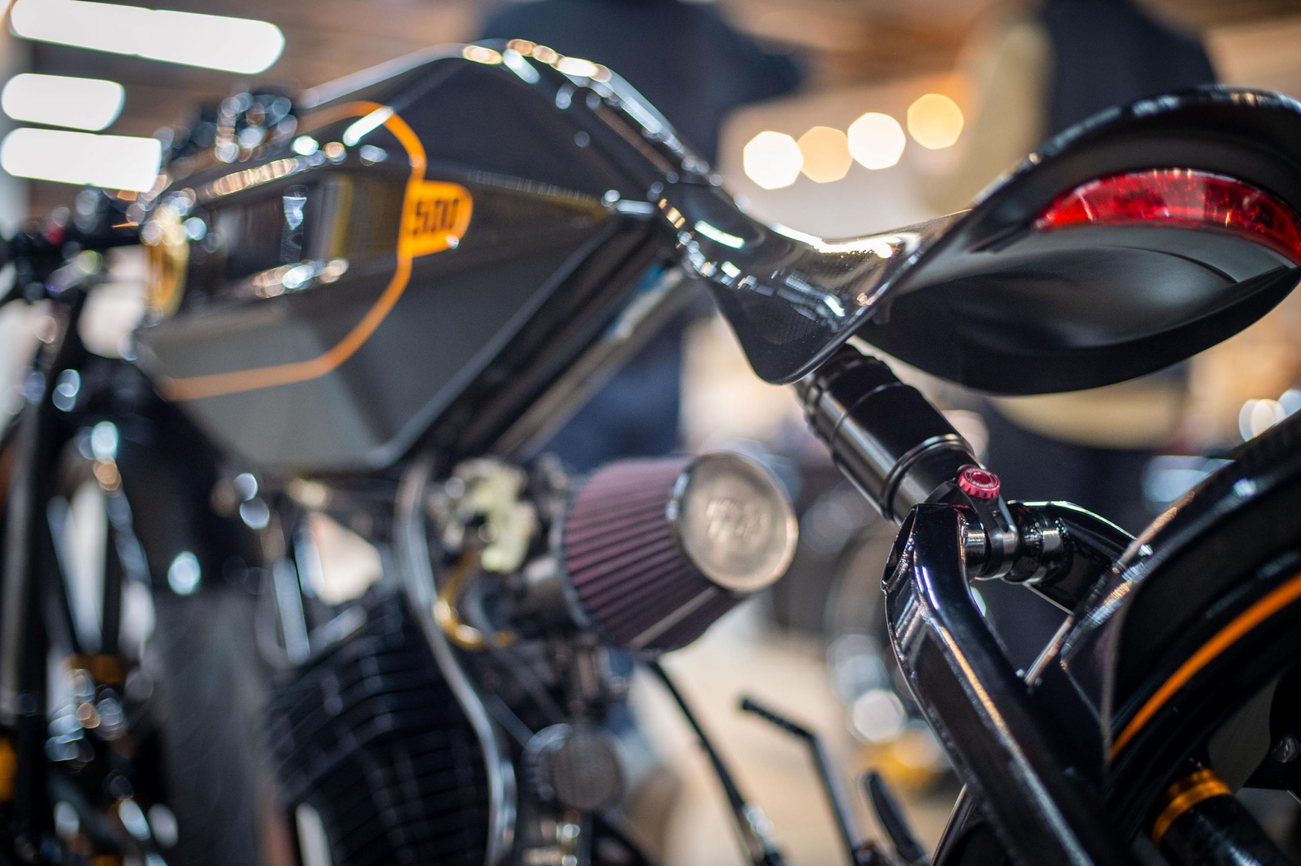 The One Moto Show: ABC 500 by A Bike Company - Asphalt & Rubber