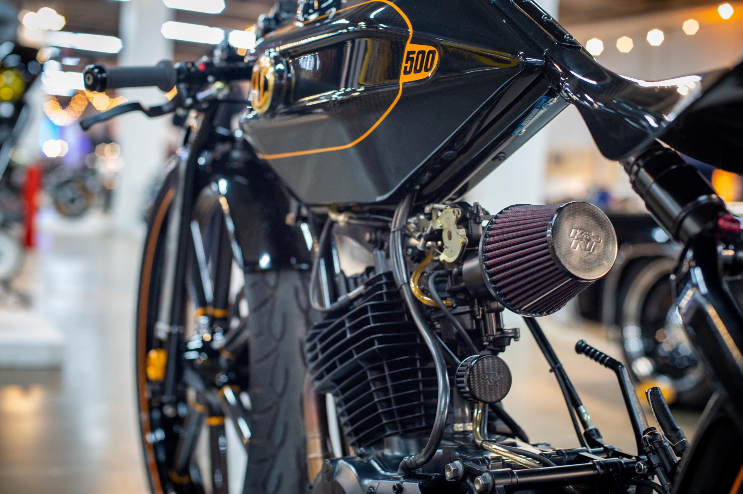 The One Moto Show: ABC 500 by A Bike Company - Asphalt & Rubber