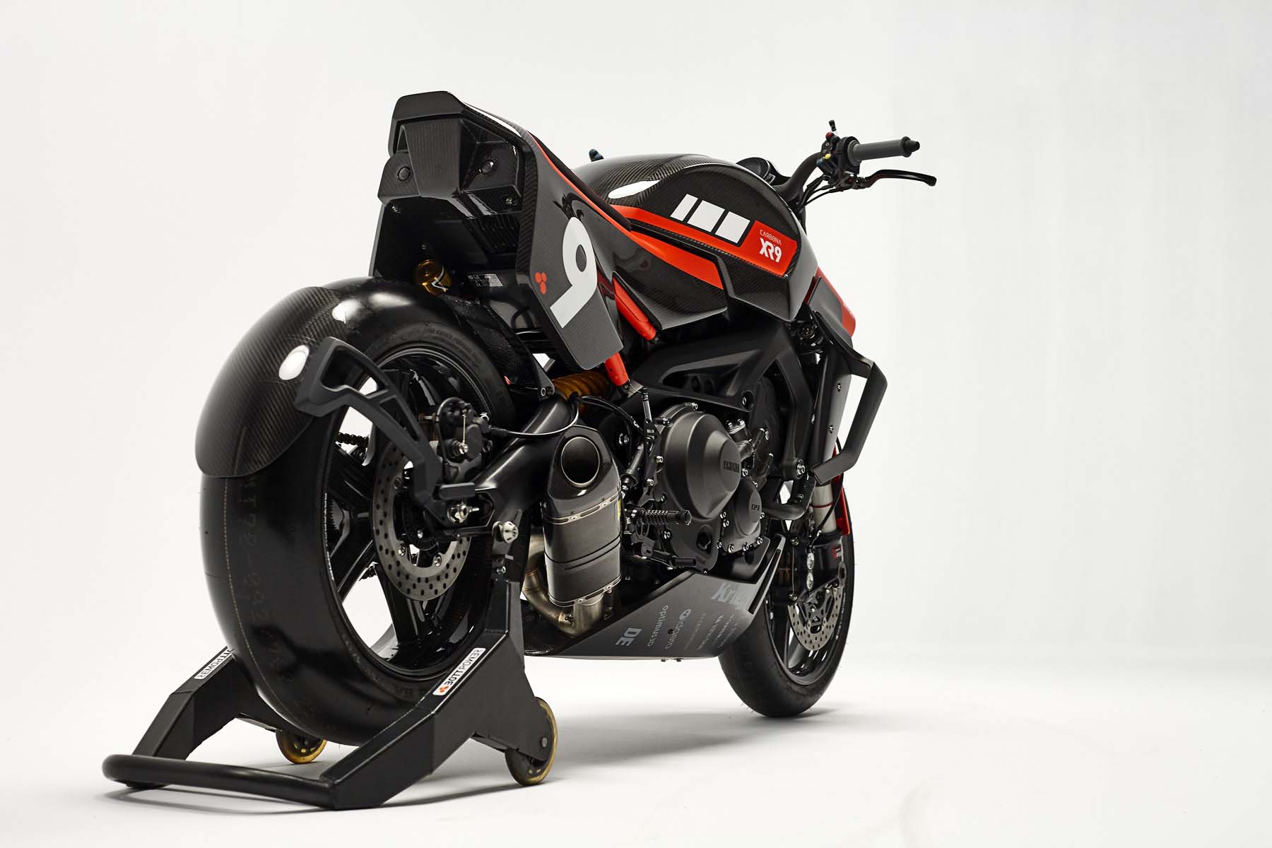 Yamaha XSR900 Custom "XR9 Carbona" by Bottpower - Asphalt & Rubber
