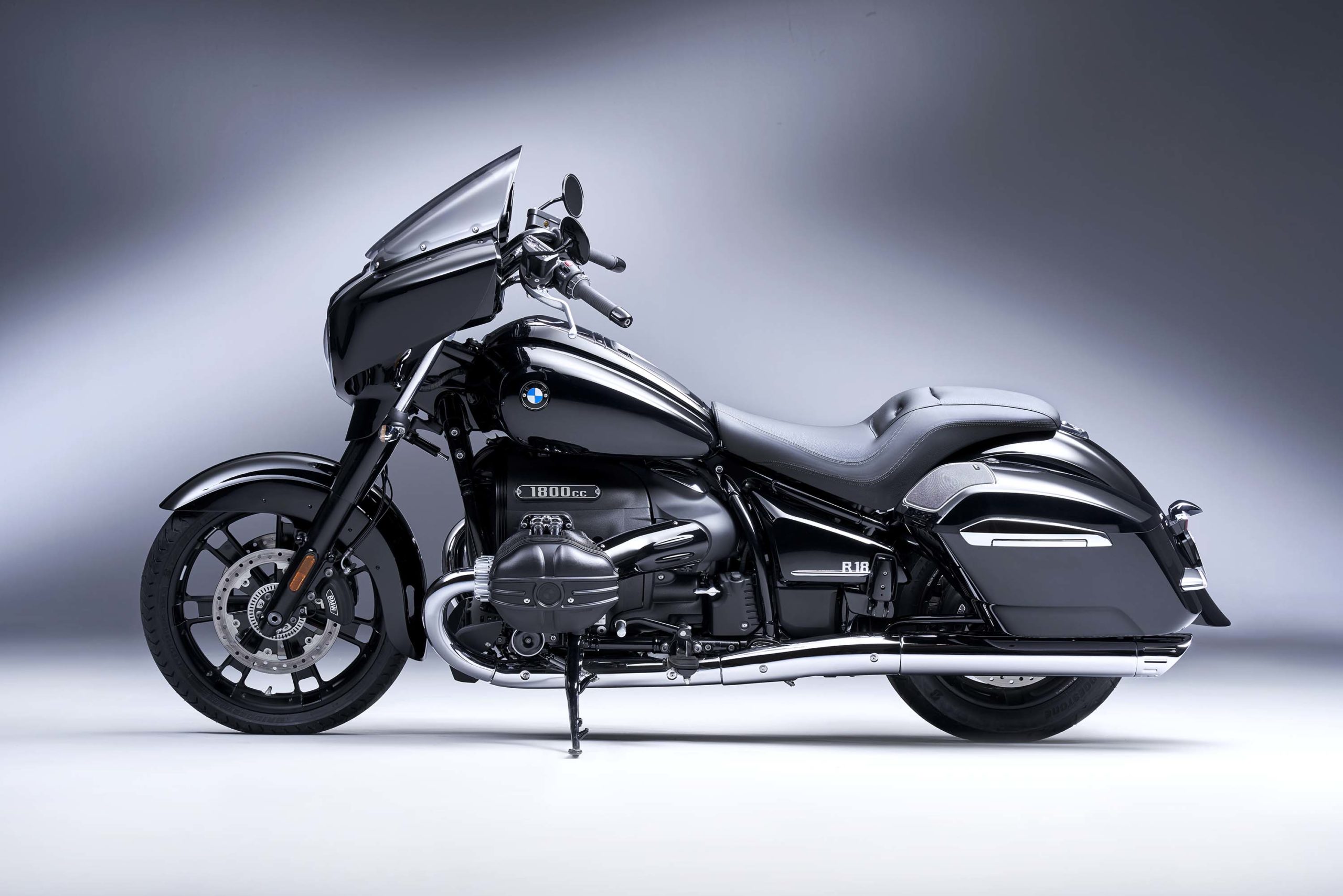 BMW R18 B - The "B" Stands for Bagger - Asphalt & Rubber