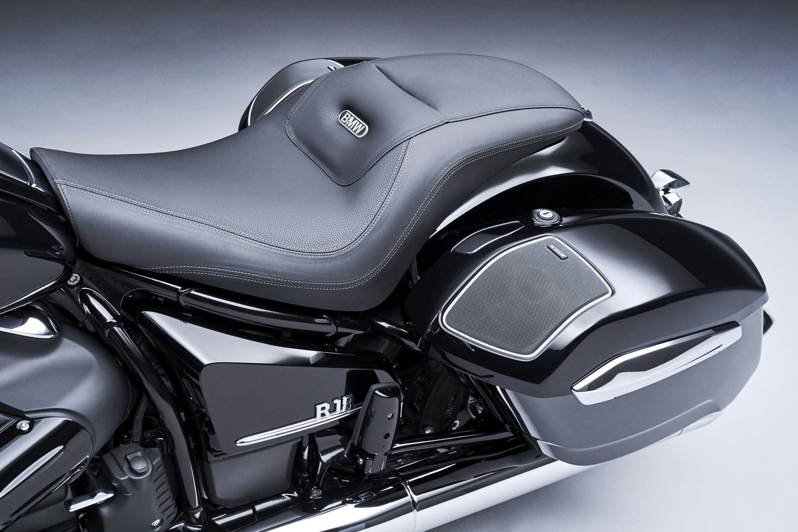 BMW R18 B - The "B" Stands for Bagger - Asphalt & Rubber