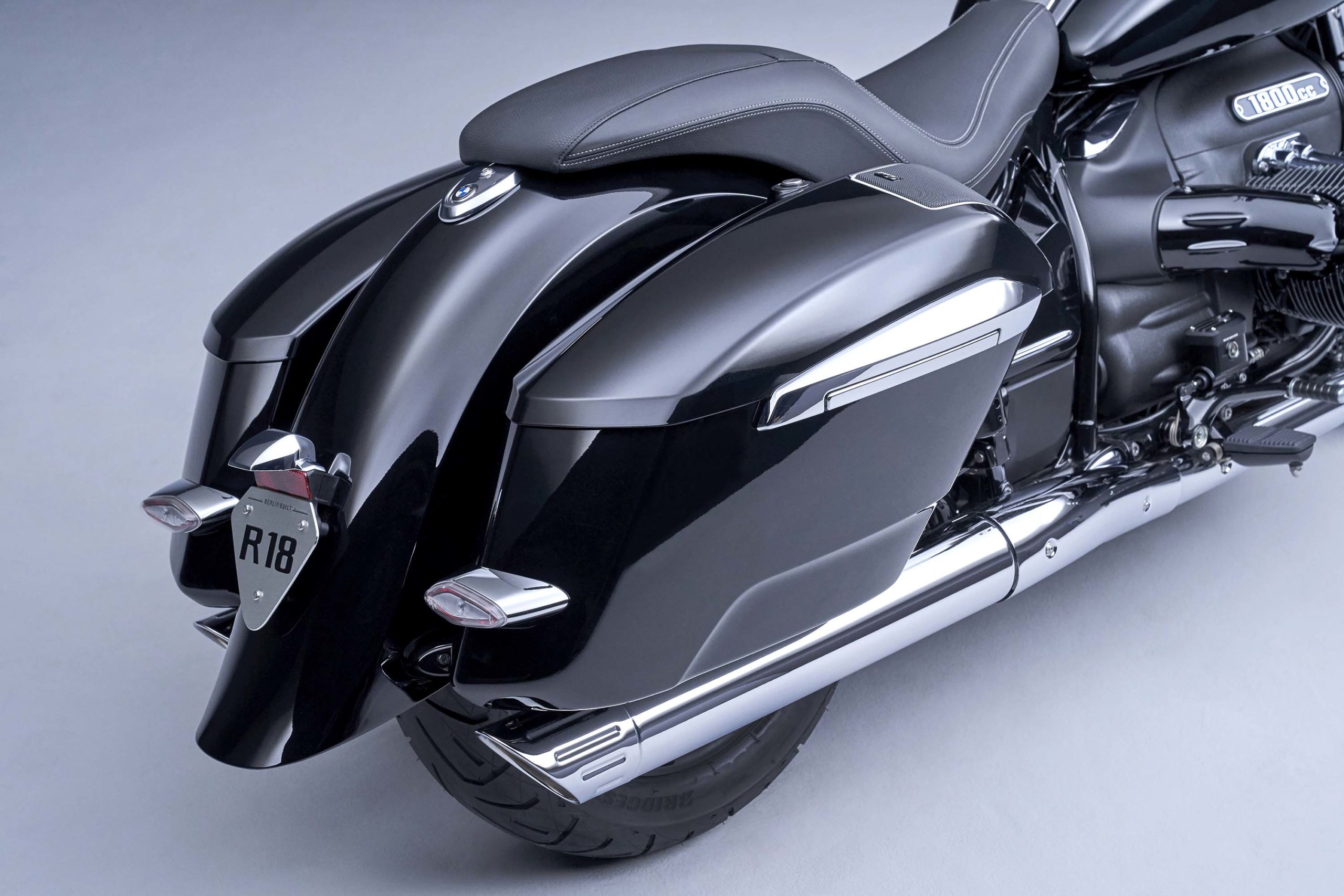 BMW R18 B - The "B" Stands for Bagger - Asphalt & Rubber