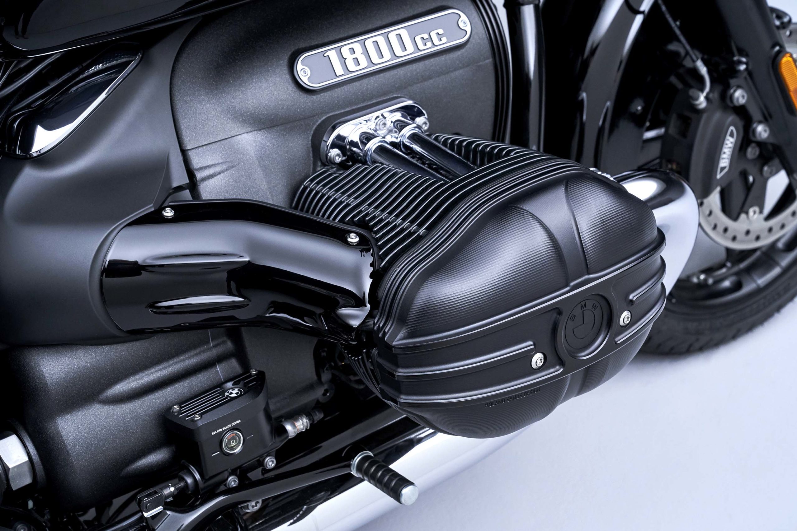BMW R18 B - The "B" Stands for Bagger - Asphalt & Rubber
