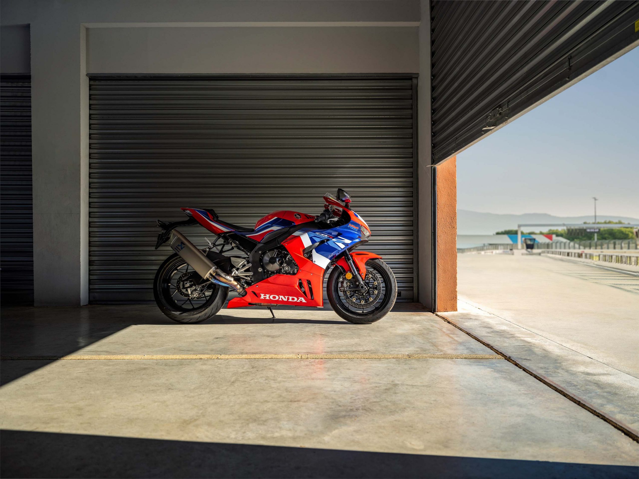 Honda CBR1000RR-R Fireblade Gets Engine Updates & More for 2022 ...